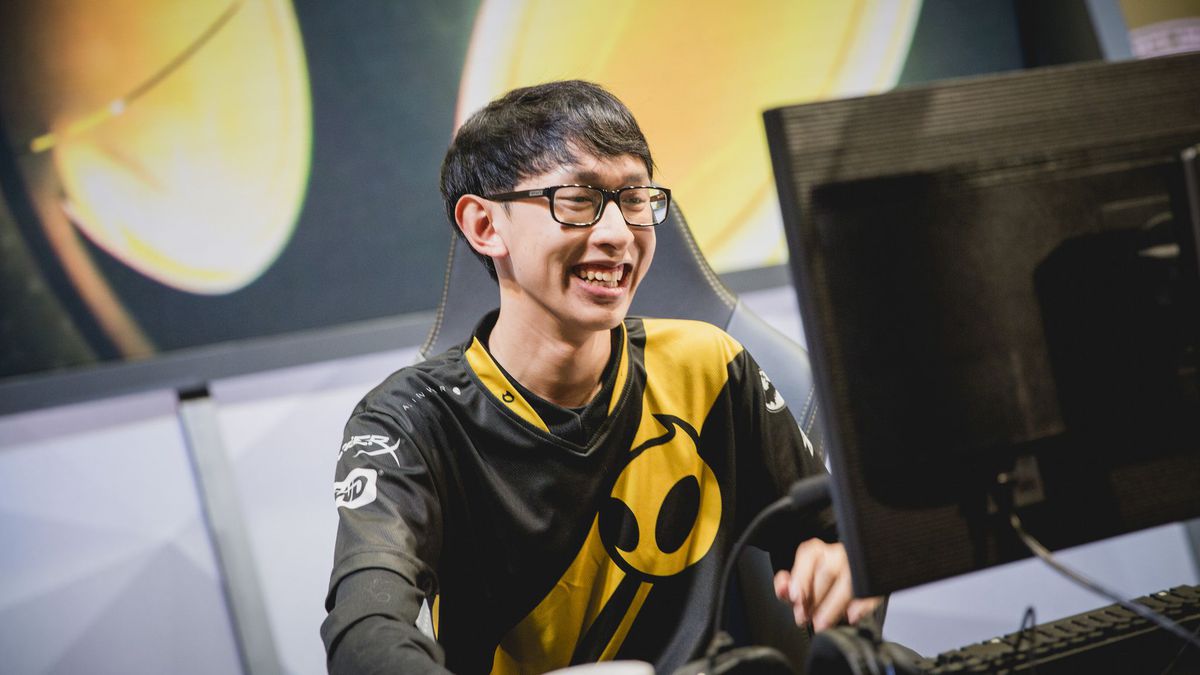 Buffalo Wild Wings has partnered up with Team Dignitas - Dot Esports