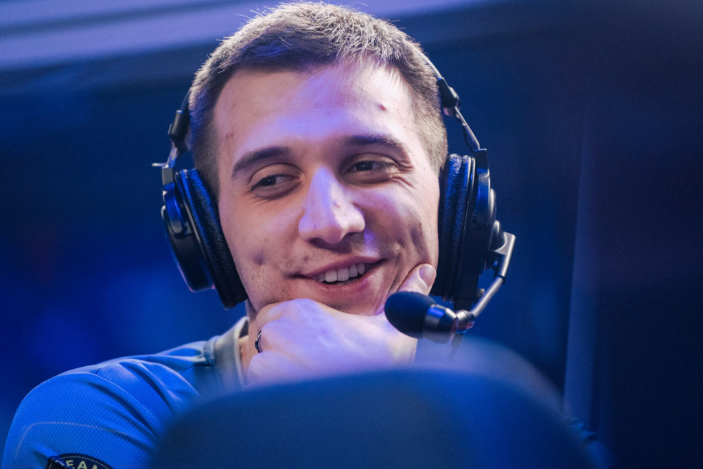 Evil Geniuses' Arteezy goes live on Twitch for the first time since May ...