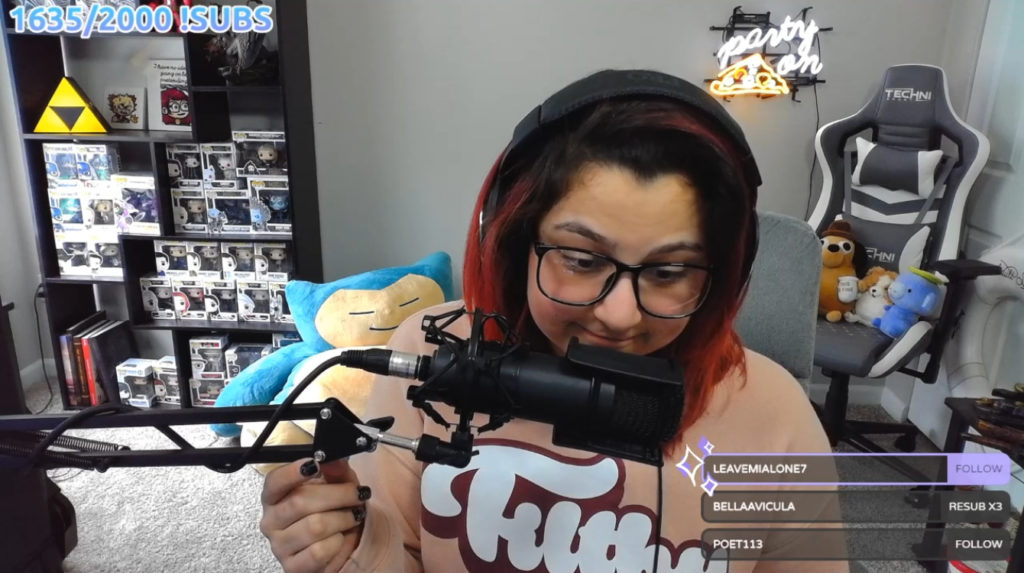 Streamer claps back on comment putting down other female streamers ...