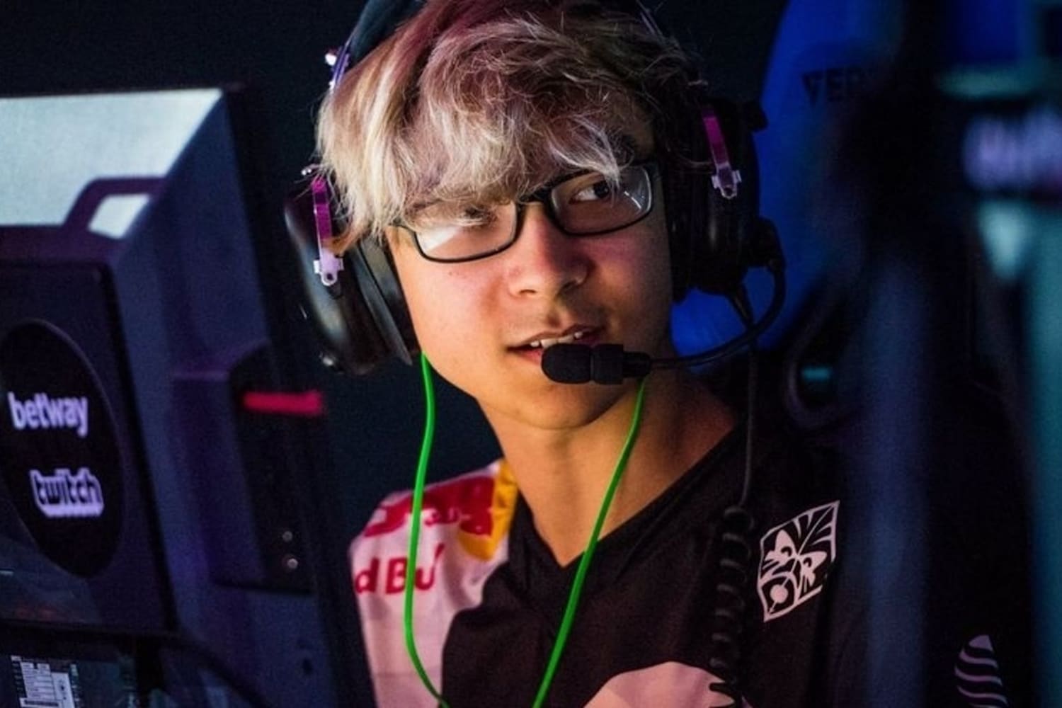 TenZ explains why he thinks Phantom is better than Vandal in VALORANT ...