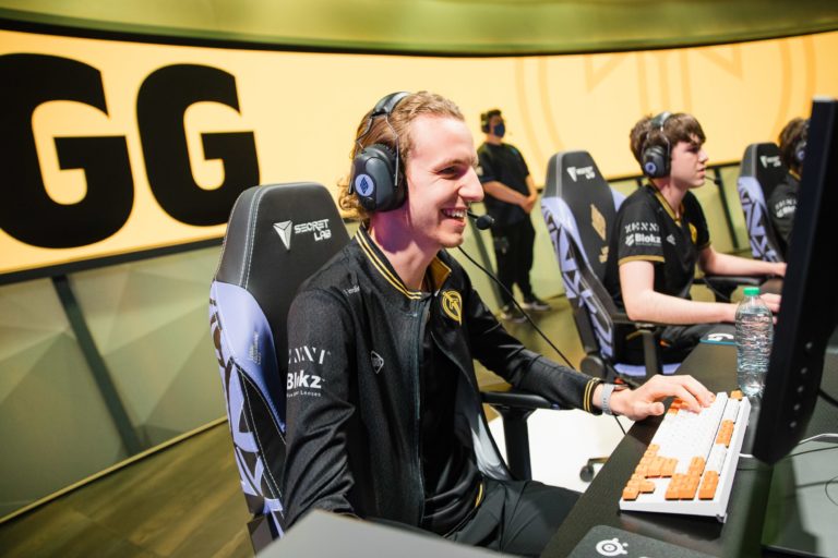 Licorice ends loss streak to Cloud9 with Golden Guardians' first victory in 2022 LCS Summer ...
