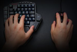 Best left-handed keyboards for gaming - Dot Esports