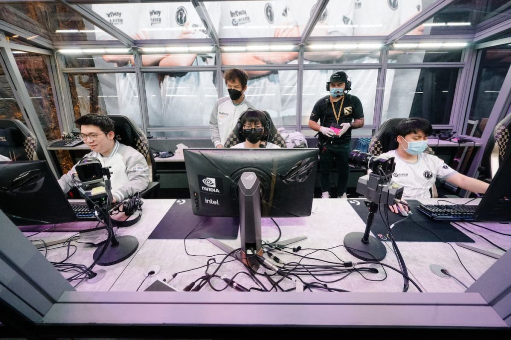 FlyFly sets KDA record, Invictus Gaming survive against Team Spirit at ...