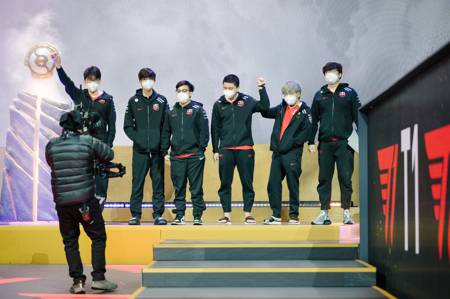 T1 re-signs its entire Dota 2 roster - Dot Esports