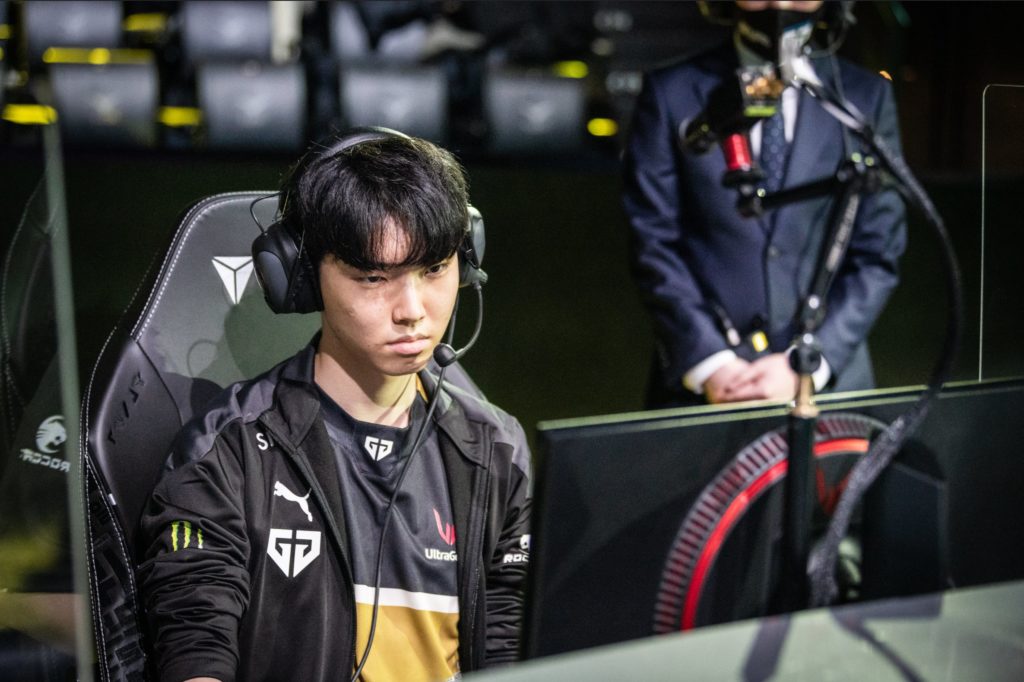 Chovy outplays Nemesis, secures 1-vs-3 triple kill in League solo queue ...