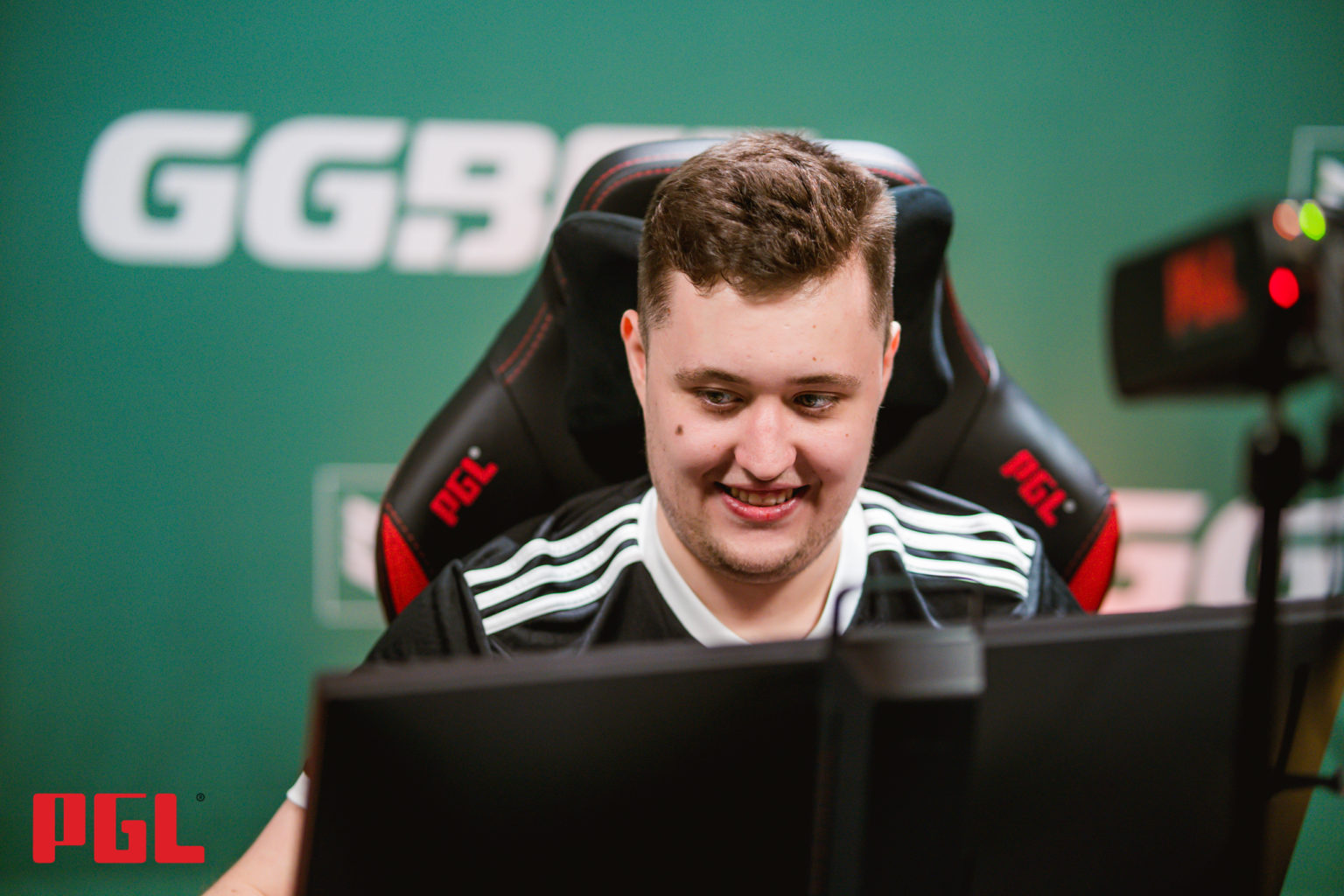 ZywOo puts a stop to Imperial's comeback efforts and secures Vitality's ...