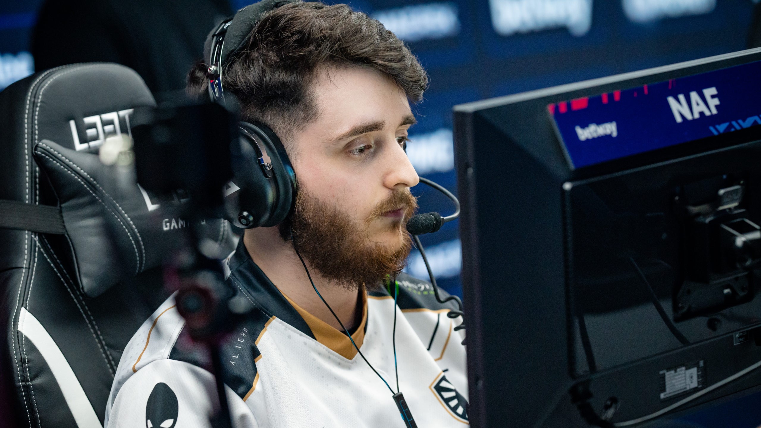 NAF clutches 1-vs-2 with ninja defuse to secure crucial round at IEM ...