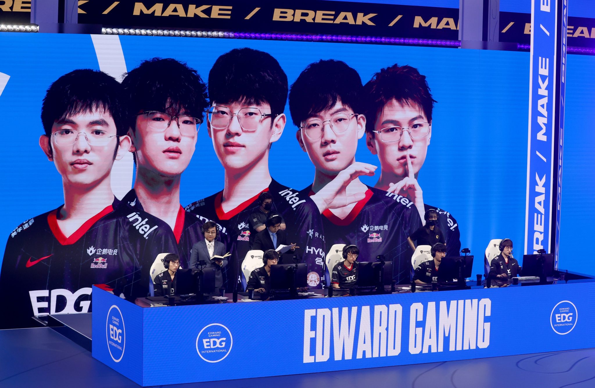 EDG reverse sweep RNG, become third seed for LPL at Worlds 2022 - Dot Esports