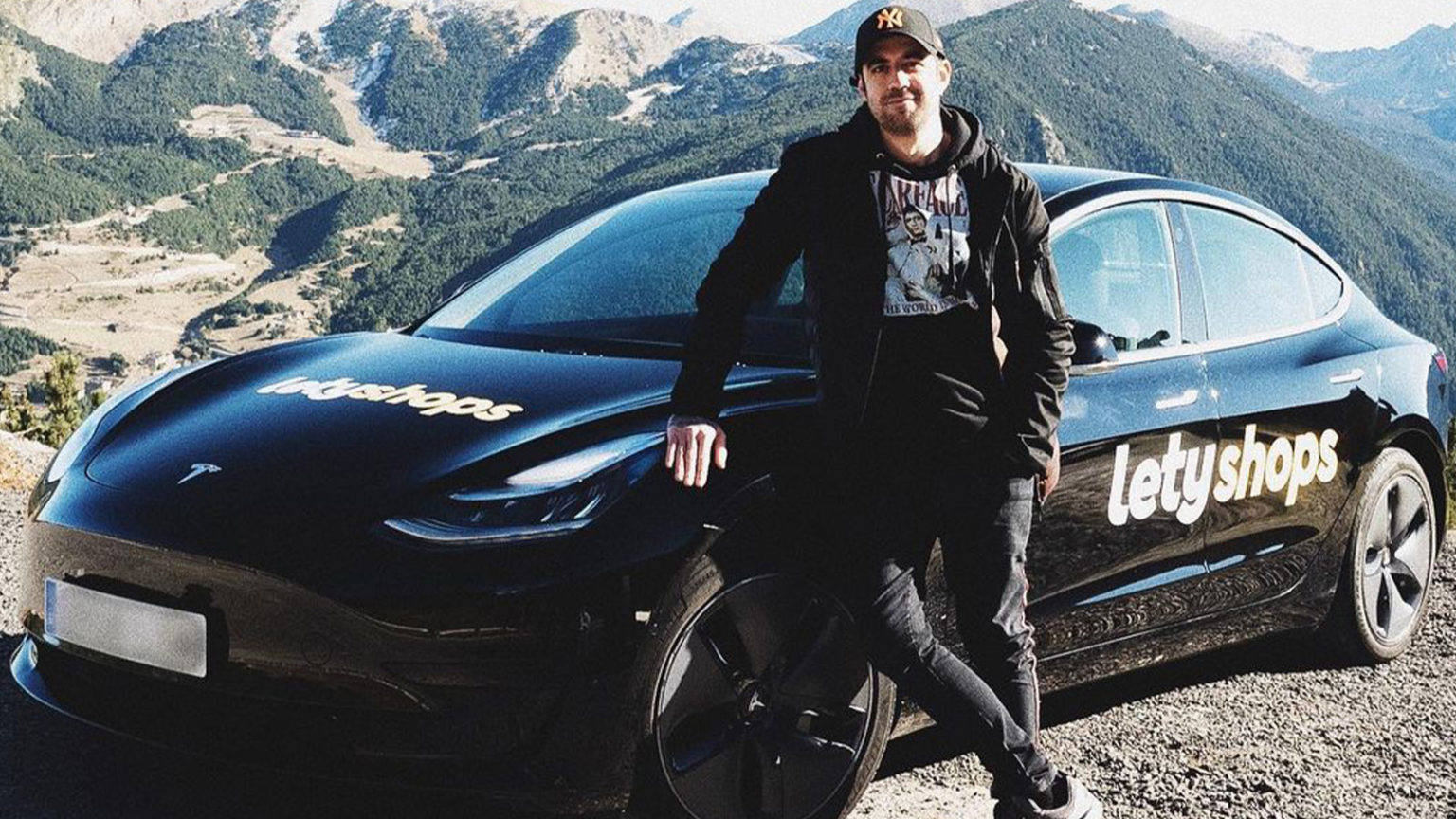 Who is AuronPlay? History, Twitch earnings, age, setup - Dot Esports