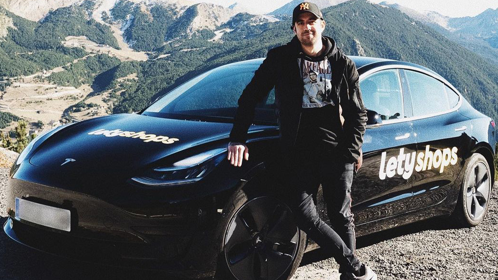 Who is AuronPlay? History, Twitch earnings, age, setup - Dot Esports