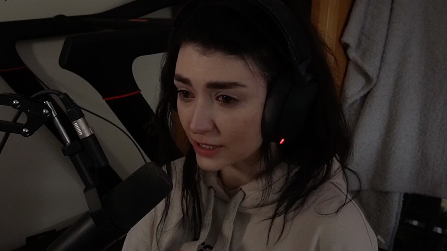 Wolfabelle breaks down over Twitch stalker's sexual threats - Dot Esports