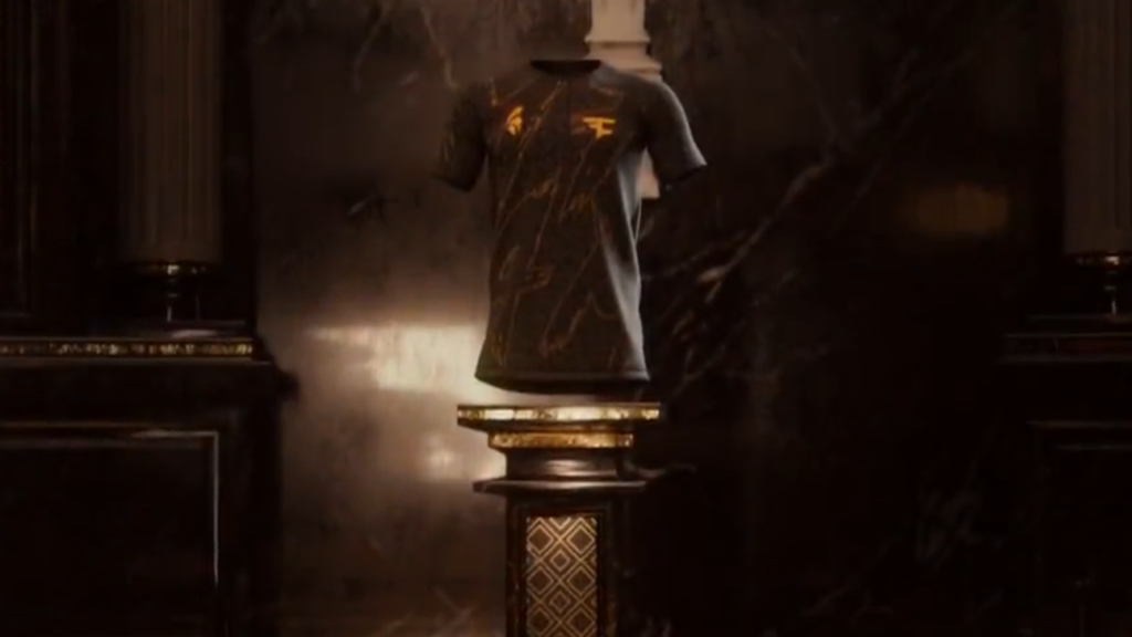 NICKMERCS celebrates 10 years of streaming with gold and black drip ...