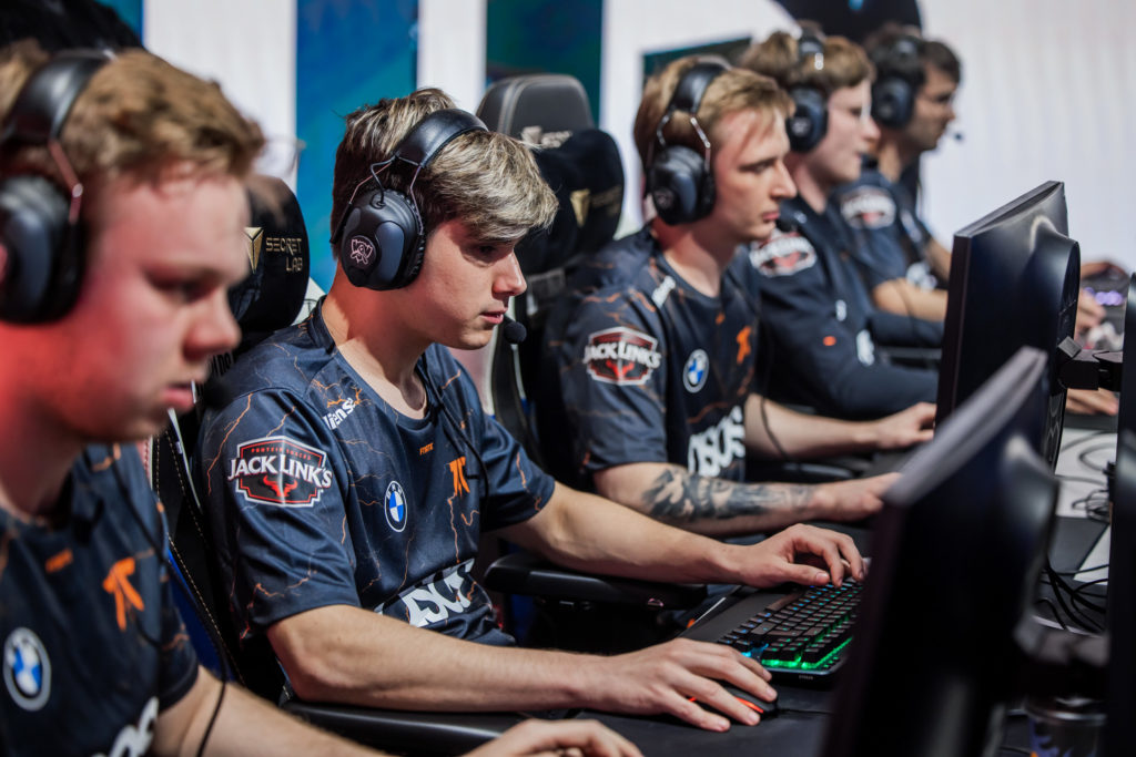 Slicing and dicing: Humanoid brings Fnatic toward a top finish in the play-ins stage of Worlds ...