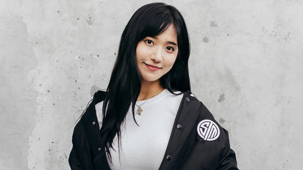 IRL Twitch streamer Jinny signs with TSM - Dot Esports