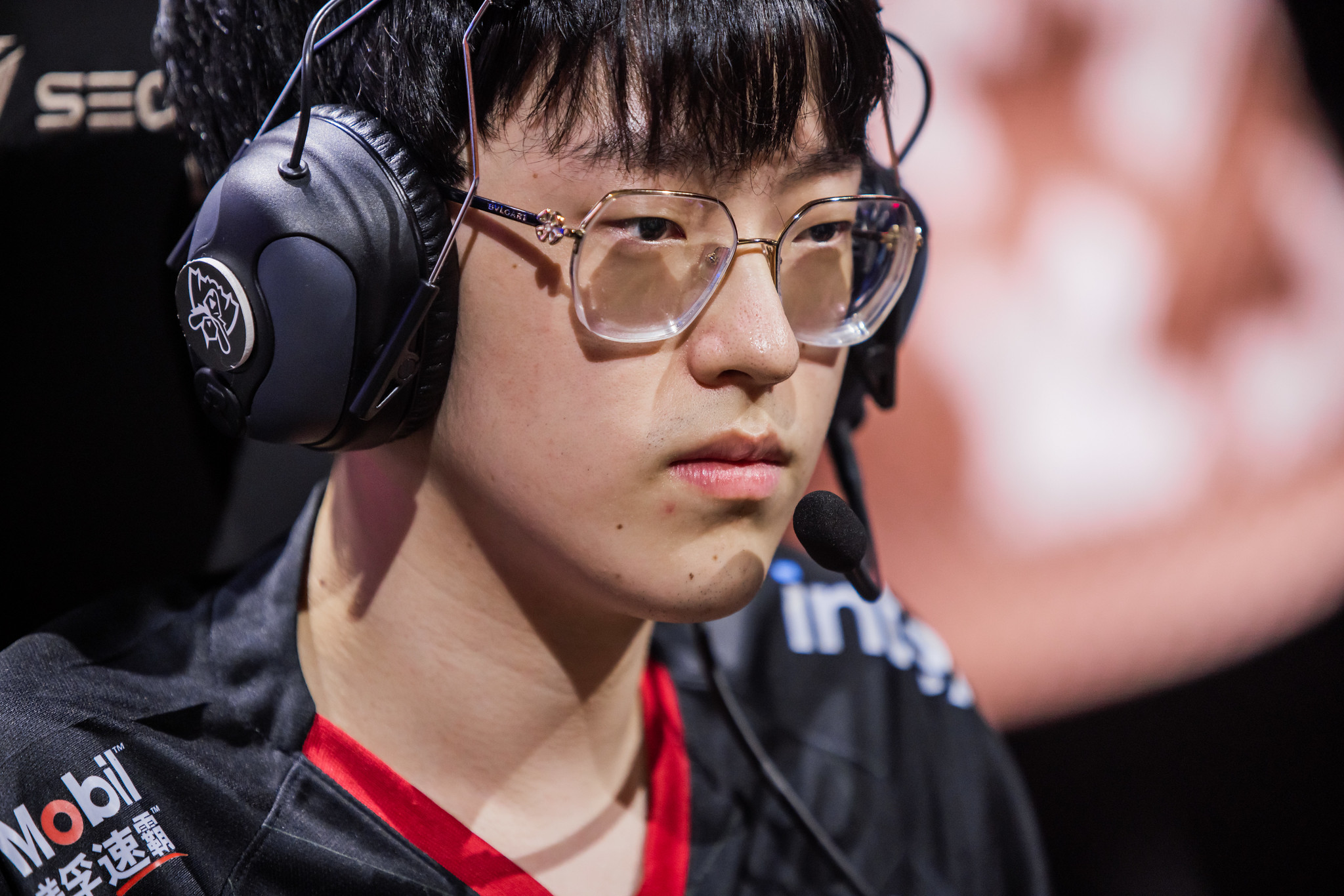 LPL, LCS fans nearly blow the roof off Hulu Theater as EDG topples C9 at Worlds 2022 - Dot Esports