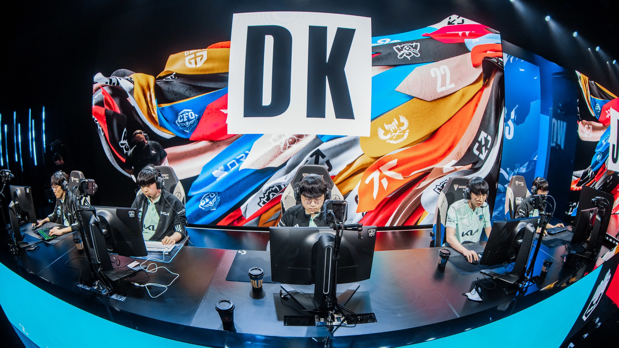 DWG KIA get the all-clear ahead of LoL Worlds 2022 knockout stage - Dot ...