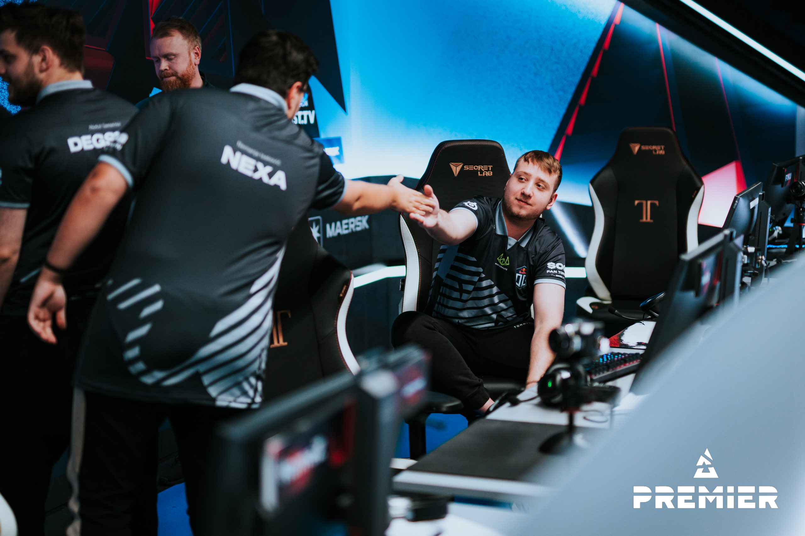 Es3tag shines for FaZe, Liquid punished for mistakes, and G2 continue ...